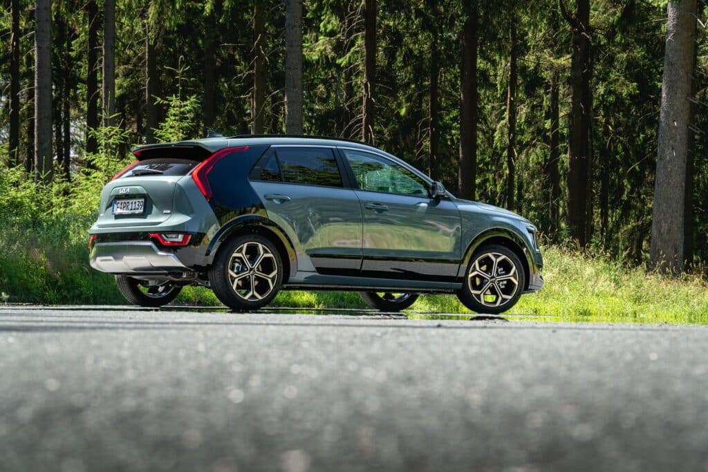 Kia Niro Hybrid: Open up to a world of wonder - on-my-bike en