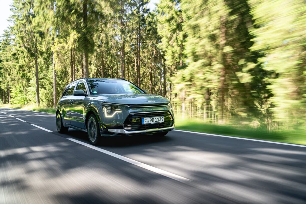 Kia Niro Hybrid: Open up to a world of wonder - on-my-bike en