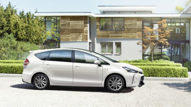 Toyota Prius Plus hybrid: still relevant? - on-my-bike en
